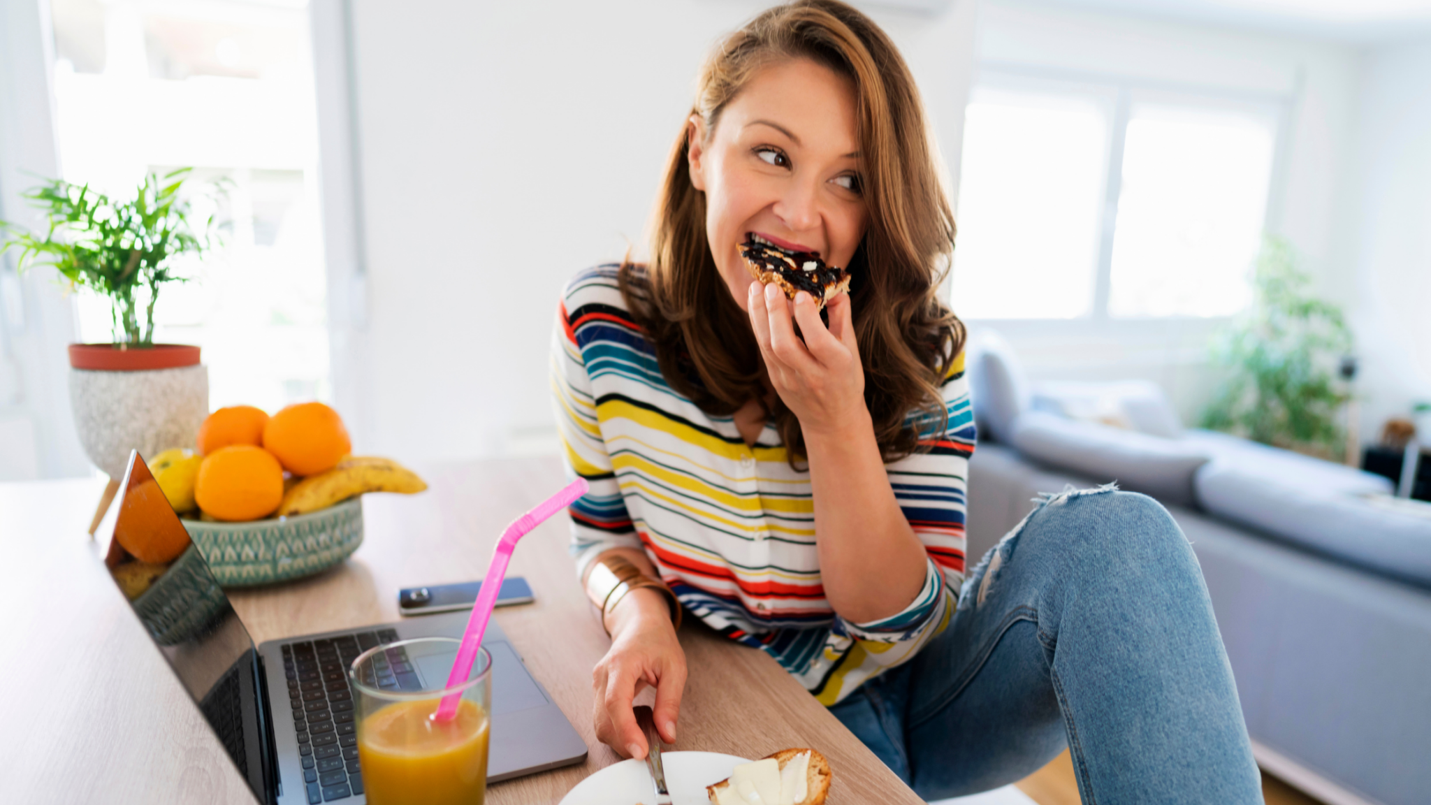 How to Stop Stress Eating (And Why We Do It) - Stronger U Nutrition